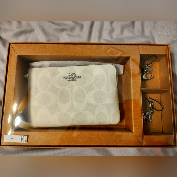 Coach | Bags | Coach Large Corner Zip Wristlet | Poshmark